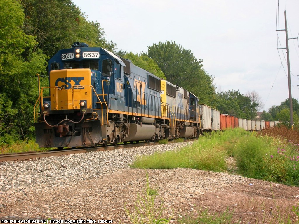 CSX 8637 on W078-23